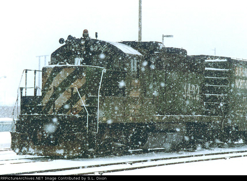 BN 1422 getting snowed on